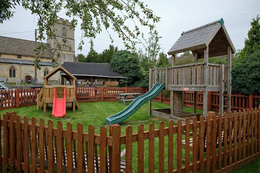 Cotswold pubs with playgrounds – Cotswold Little Explorers